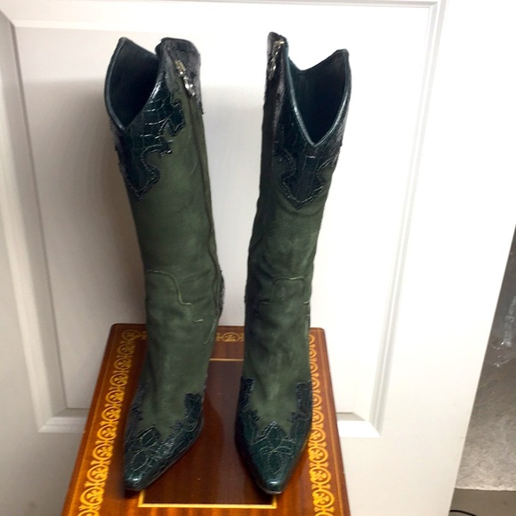 Donald J. Pliner | Shoes | Donald Pliner 8 Green Suede Zipper Croc ...